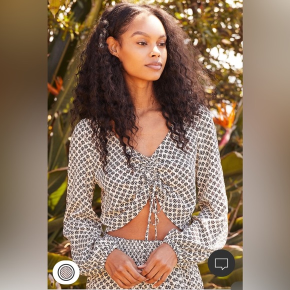 Lulus | Tops | Lulus Ruched Long Sleeve Crop Top | Poshmark